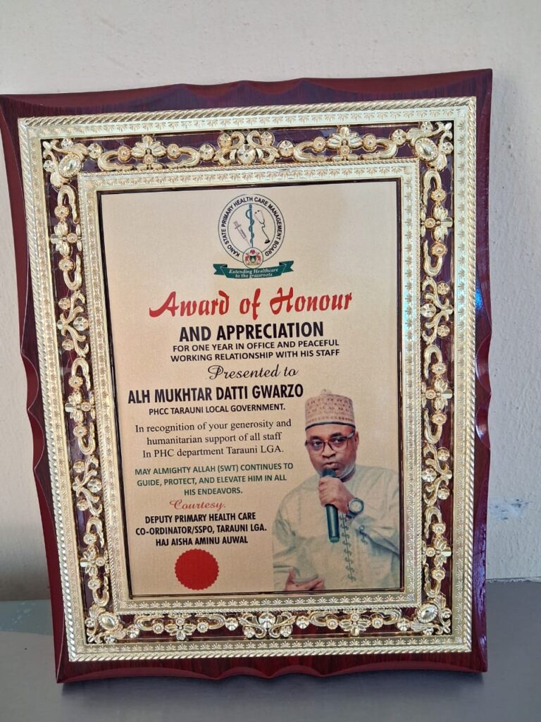 Deputy Head Of Health Honours Her Supervisor With Award Of Excellence ...